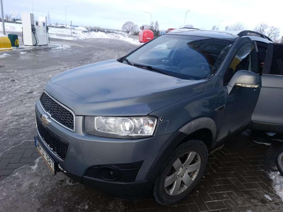 Grey Chevrolet Captiva 2012 in Kretinga, with an engine capacity of 2.23 L and mileage of 240 thousand km for 3300 €, photo 1 on AUTOMOTO.COM.LV