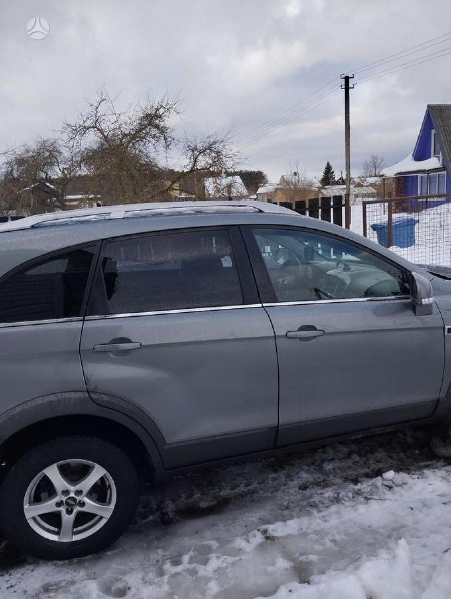 Grey Chevrolet Captiva 2012 in Panevezys, with an engine capacity of 2.20 L and mileage of 28 thousand km for 5600 €, photo 9 on AUTOMOTO.COM.LV