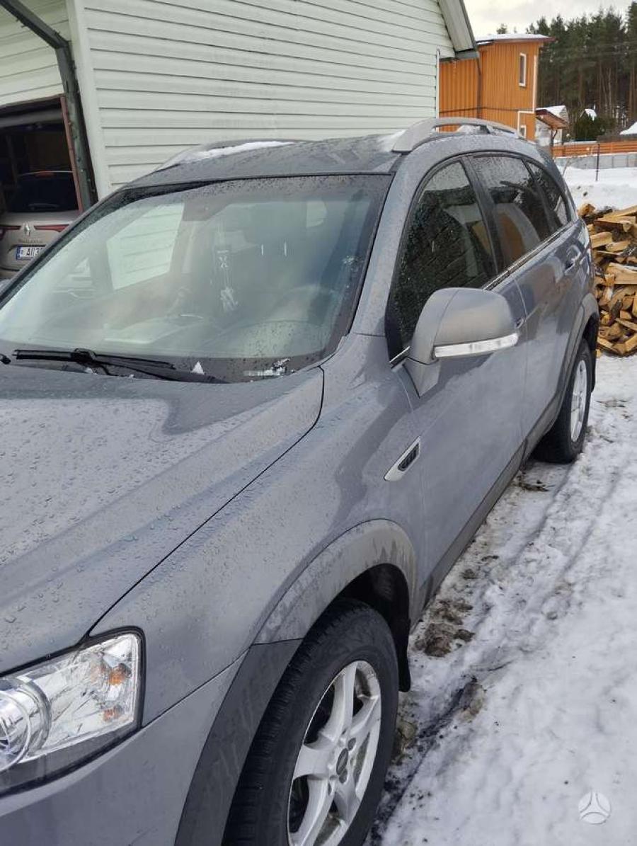 Grey Chevrolet Captiva 2012 in Panevezys, with an engine capacity of 2.20 L and mileage of 28 thousand km for 5600 €, photo 11 on AUTOMOTO.COM.LV