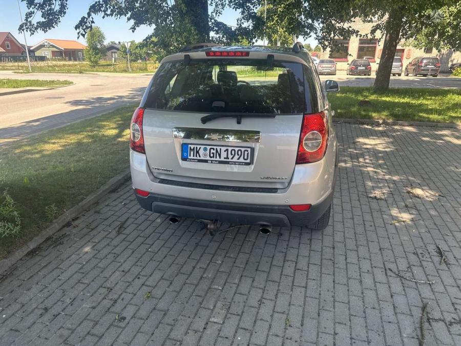 Pelēks Chevrolet Captiva 2012 Šilutė, ar dzinēja tilpumu 2.40 L un nobraukumu 139 tūkst. km par 5200 €, foto 6 vietnē AUTOMOTO.COM.LV