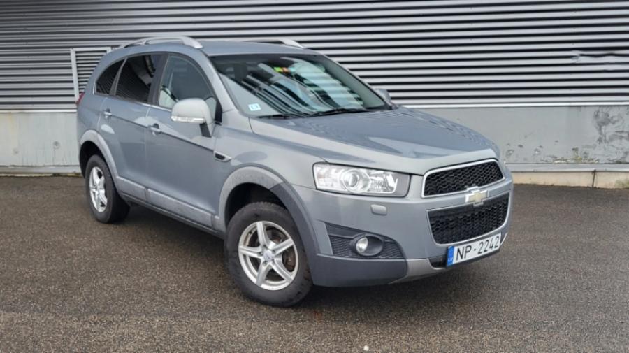 Grey Chevrolet Captiva 2012 in Riga, with an engine capacity of 2.40 L and mileage of 167 thousand km for 7850 €, photo 3 on AUTOMOTO.COM.LV