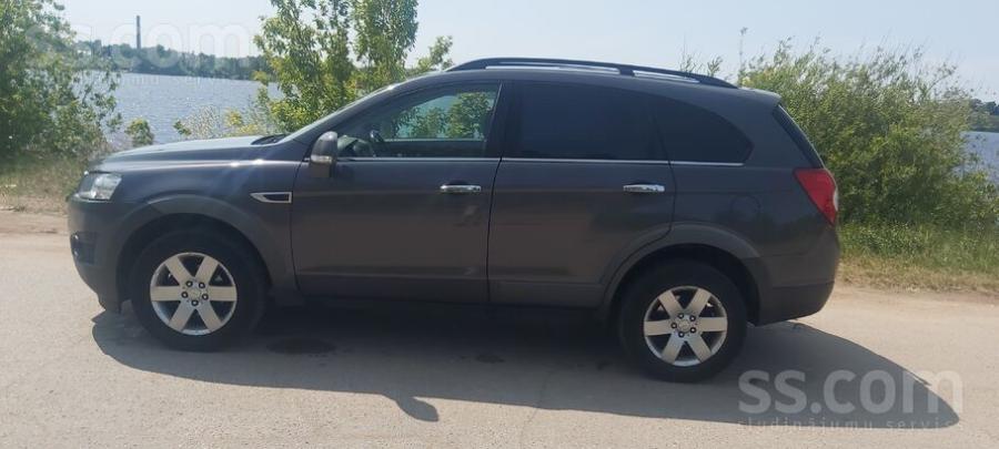Grey Chevrolet Captiva 2012 in Riga, with an engine capacity of 2.20 L and mileage of 287 thousand km for 4500 €, photo 1 on AUTOMOTO.COM.LV