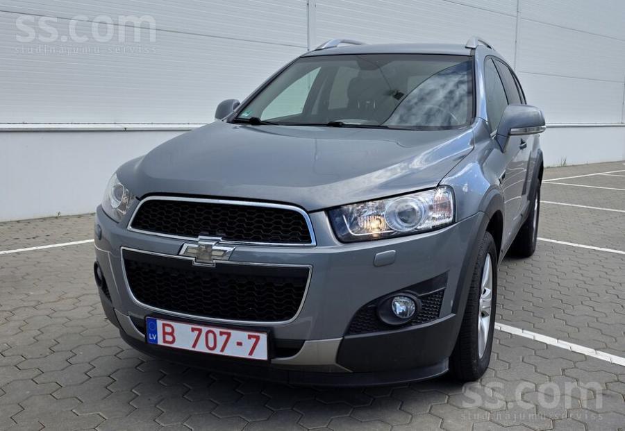 Grey Chevrolet Captiva 2012 in Riga, with an engine capacity of 2.20 L and mileage of 179 thousand km for 5995 €, photo 3 on AUTOMOTO.COM.LV