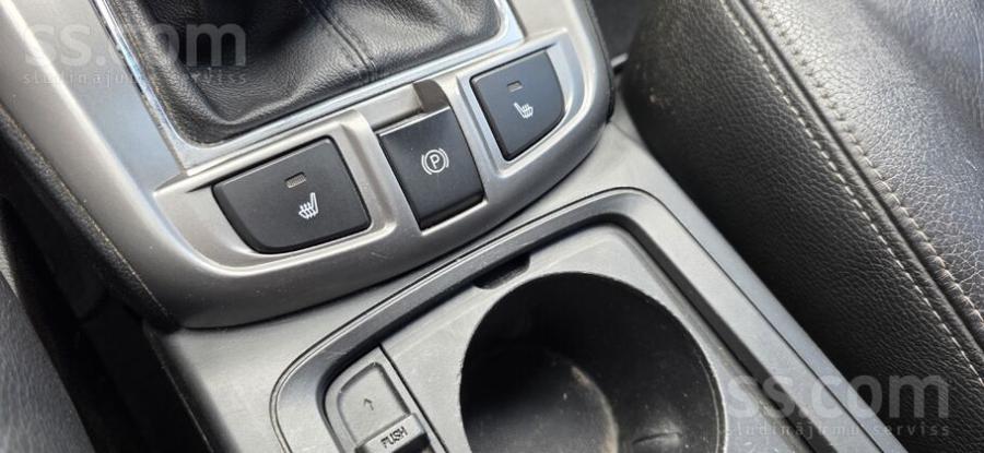 Grey Chevrolet Captiva 2012 in Riga, with an engine capacity of 2.20 L and mileage of 179 thousand km for 5995 €, photo 20 on AUTOMOTO.COM.LV