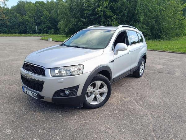 Grey Chevrolet Captiva 2012 in Kaunas, with an engine capacity of 2.23 L and mileage of 150 thousand km for 5500 €, photo 1 on AUTOMOTO.COM.LV