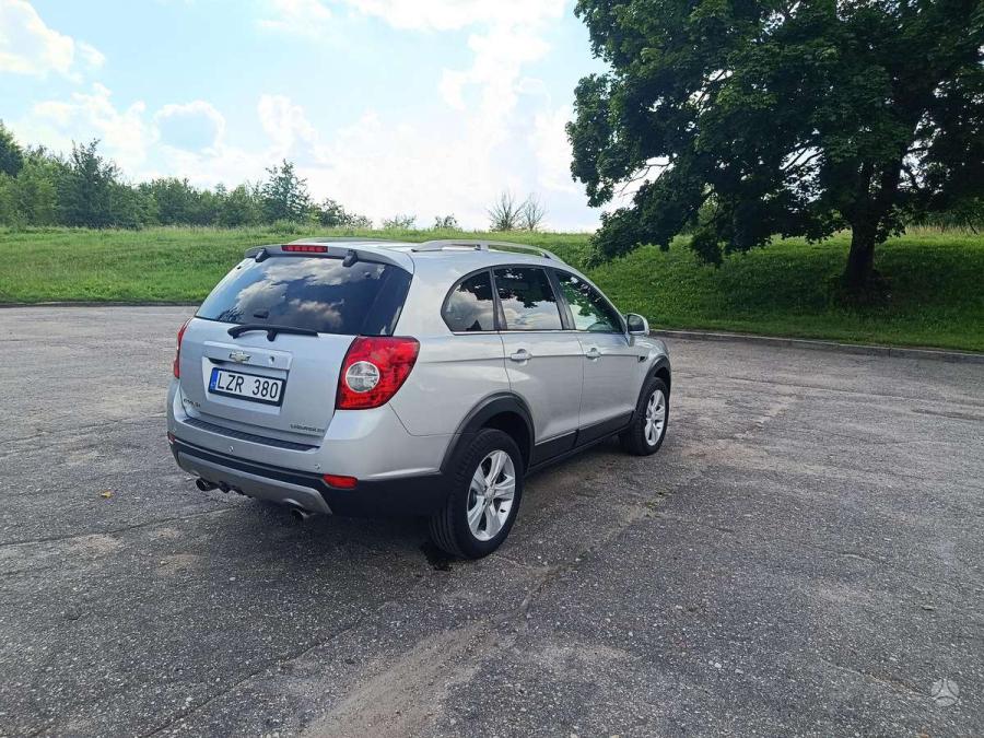 Pelēks Chevrolet Captiva 2012 Kauņa, ar dzinēja tilpumu 2.23 L un nobraukumu 150 tūkst. km par 5500 €, foto 4 vietnē AUTOMOTO.COM.LV