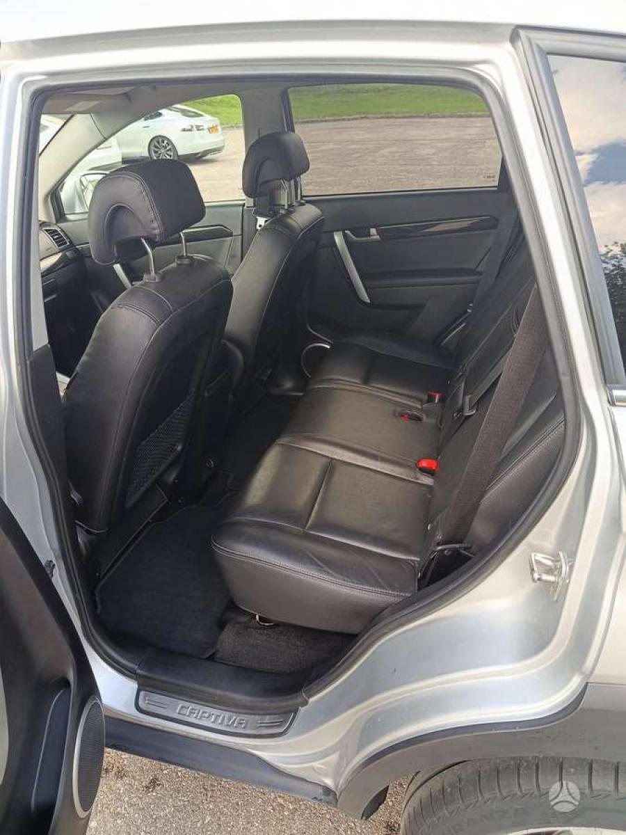 Pelēks Chevrolet Captiva 2012 Kauņa, ar dzinēja tilpumu 2.23 L un nobraukumu 150 tūkst. km par 5500 €, foto 12 vietnē AUTOMOTO.COM.LV