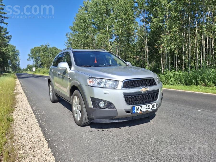 Grey Chevrolet Captiva 2012 in Riga, with an engine capacity of 2.20 L and mileage of 262 thousand km for 5200 €, photo 1 on AUTOMOTO.COM.LV