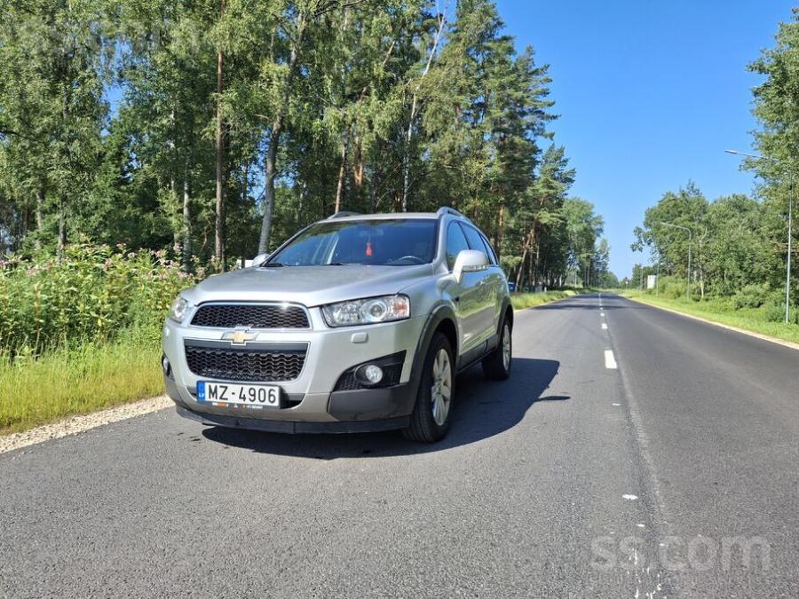 Grey Chevrolet Captiva 2012 in Riga, with an engine capacity of 2.20 L and mileage of 262 thousand km for 5200 €, photo 3 on AUTOMOTO.COM.LV