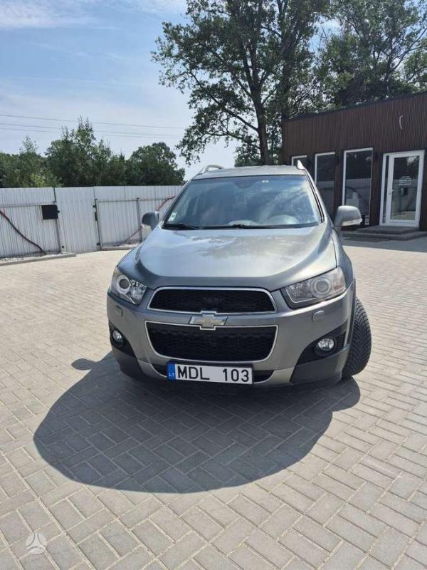 Grey Chevrolet Captiva 2012 in Sakiai, with an engine capacity of 2.23 L and mileage of 267 thousand km for 4500 €, photo 3 on AUTOMOTO.COM.LV