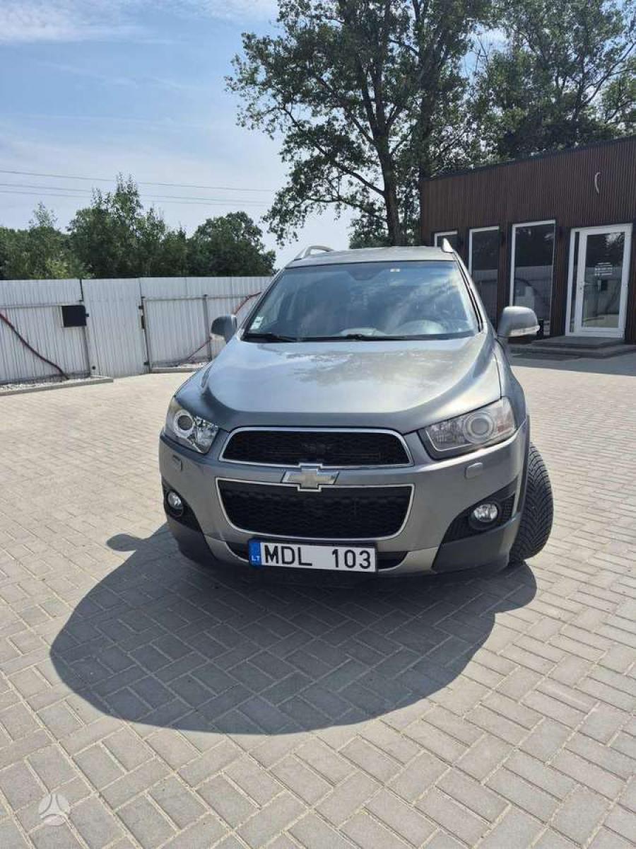 Grey Chevrolet Captiva 2012 in Sakiai, with an engine capacity of 2.23 L and mileage of 267 thousand km for 4500 €, photo 4 on AUTOMOTO.COM.LV