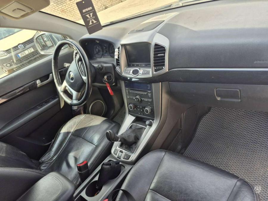 Grey Chevrolet Captiva 2012 in Sakiai, with an engine capacity of 2.23 L and mileage of 267 thousand km for 4500 €, photo 7 on AUTOMOTO.COM.LV