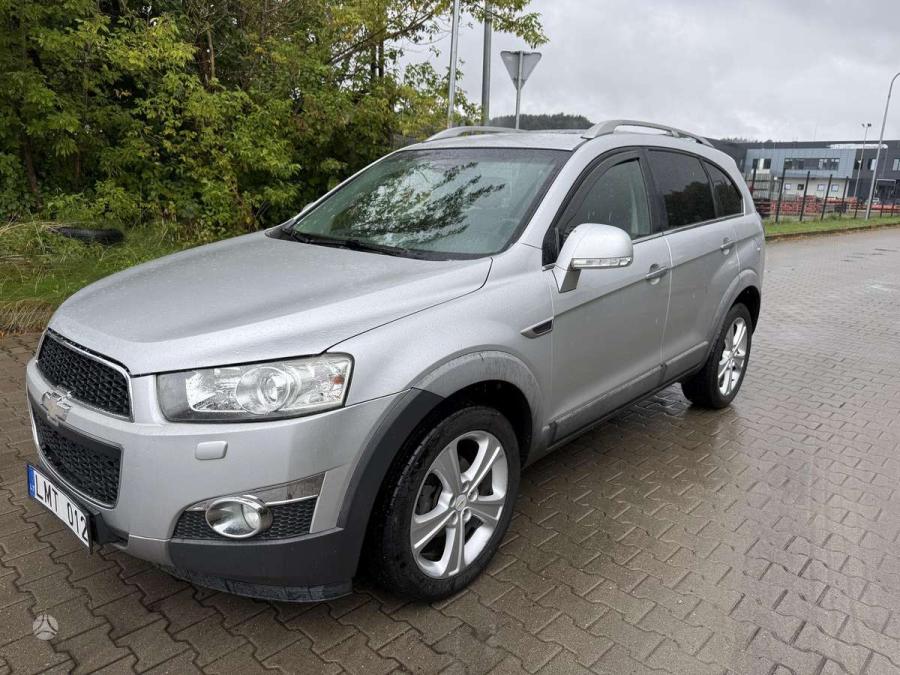 Pelēks Chevrolet Captiva 2012 Viļņa, ar dzinēja tilpumu 2.20 L un nobraukumu 233 tūkst. km par 4200 €, foto 1 vietnē AUTOMOTO.COM.LV