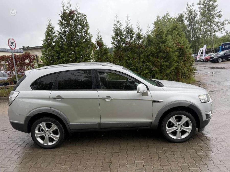 Pelēks Chevrolet Captiva 2012 Viļņa, ar dzinēja tilpumu 2.20 L un nobraukumu 233 tūkst. km par 4200 €, foto 4 vietnē AUTOMOTO.COM.LV