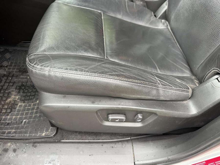 Pelēks Chevrolet Captiva 2012 Viļņa, ar dzinēja tilpumu 2.20 L un nobraukumu 233 tūkst. km par 4200 €, foto 17 vietnē AUTOMOTO.COM.LV
