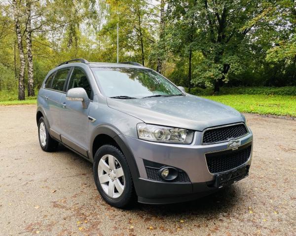 Chevrolet Captiva 2012 Rīga vietnē Pelēks Chevrolet Captiva 2012 Rīga, ar dzinēja tilpumu 2.40 L un nobraukumu 0 tūkst. km par 5970 €, foto 1 vietnē AUTOMOTO.COM.LV