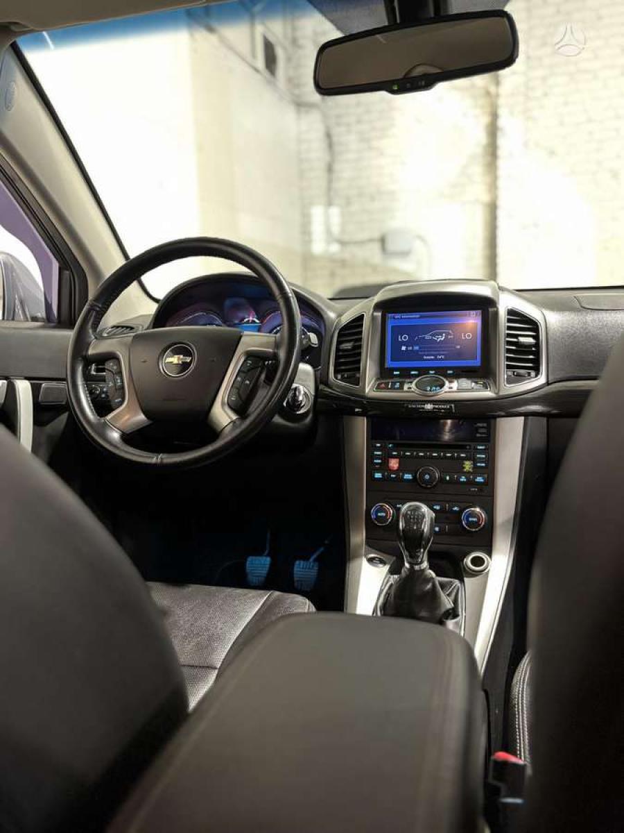 Pelēks Chevrolet Captiva 2013 Klaipėda, ar dzinēja tilpumu 2.23 L un nobraukumu 211 tūkst. km par 6999 €, foto 3 vietnē AUTOMOTO.COM.LV