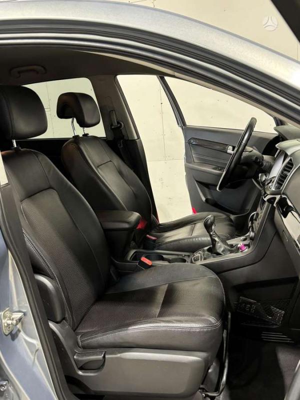 Grey Chevrolet Captiva 2013 in Klaipeda, with an engine capacity of 2.23 L and mileage of 211 thousand km for 6999 €, photo 5 on AUTOMOTO.COM.LV