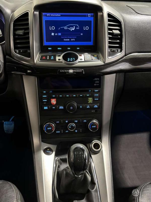 Grey Chevrolet Captiva 2013 in Klaipeda, with an engine capacity of 2.23 L and mileage of 211 thousand km for 6999 €, photo 6 on AUTOMOTO.COM.LV