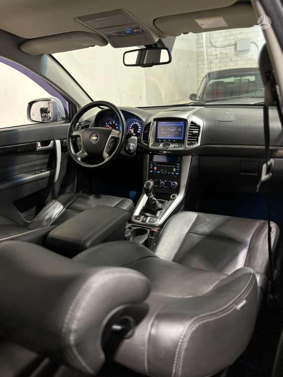 Pelēks Chevrolet Captiva 2013 Klaipėda, ar dzinēja tilpumu 2.23 L un nobraukumu 211 tūkst. km par 6999 €, foto 20 vietnē AUTOMOTO.COM.LV