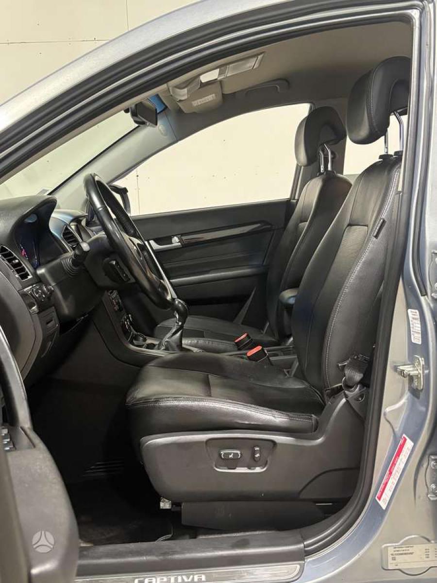 Pelēks Chevrolet Captiva 2013 Klaipėda, ar dzinēja tilpumu 2.23 L un nobraukumu 211 tūkst. km par 6999 €, foto 24 vietnē AUTOMOTO.COM.LV