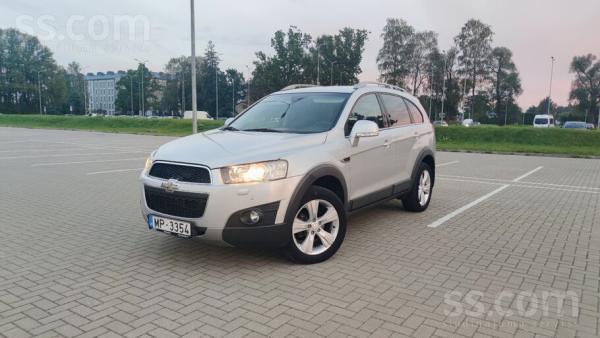 Grey Chevrolet Captiva 2013 in Riga, with an engine capacity of 2.20 L and mileage of 175 thousand km for 4600 €, photo 1 on AUTOMOTO.COM.LV