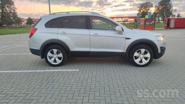 Grey Chevrolet Captiva 2013 in Riga, with an engine capacity of 2.20 L and mileage of 175 thousand km for 4600 €, photo 4 on AUTOMOTO.COM.LV