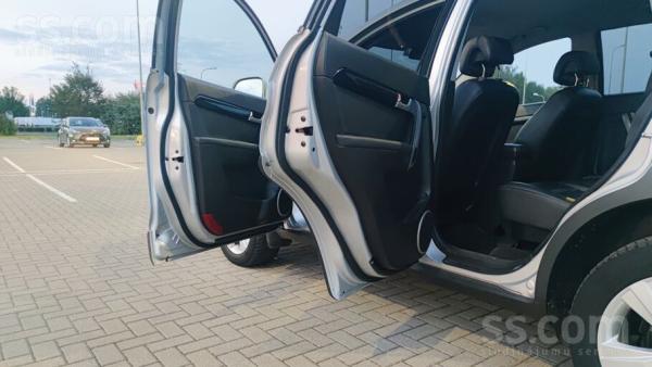 Grey Chevrolet Captiva 2013 in Riga, with an engine capacity of 2.20 L and mileage of 175 thousand km for 4600 €, photo 11 on AUTOMOTO.COM.LV