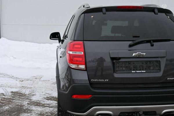 Grey Chevrolet Captiva 2014 in Kretinga, with an engine capacity of 2.20 L and mileage of 245 thousand km for 7499 €, photo 11 on AUTOMOTO.COM.LV