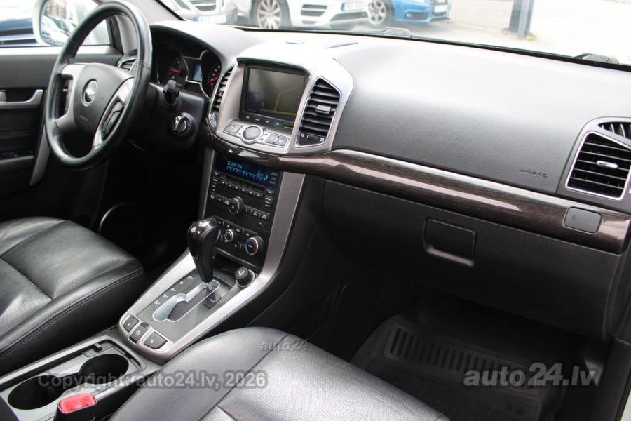 Grey Chevrolet Captiva 2014 in Parnu, with an engine capacity of 2.20 L and mileage of 295 thousand km for 5999 €, photo 5 on AUTOMOTO.COM.LV