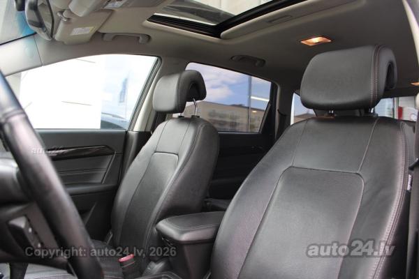 Grey Chevrolet Captiva 2014 in Parnu, with an engine capacity of 2.20 L and mileage of 295 thousand km for 5999 €, photo 5 on AUTOMOTO.COM.LV