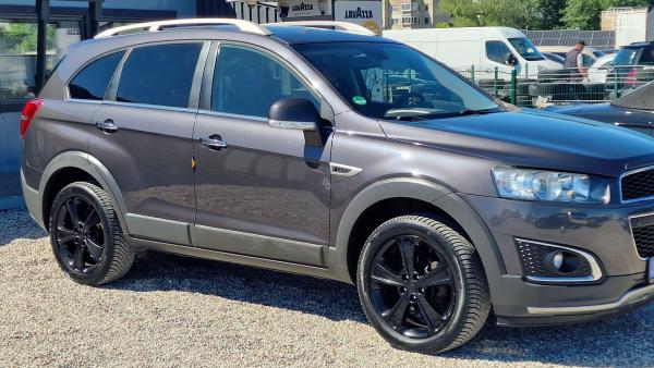 Grey Chevrolet Captiva 2014 in Kretinga, with an engine capacity of 2.20 L and mileage of 176 thousand km for 7699 €, photo 3 on AUTOMOTO.COM.LV