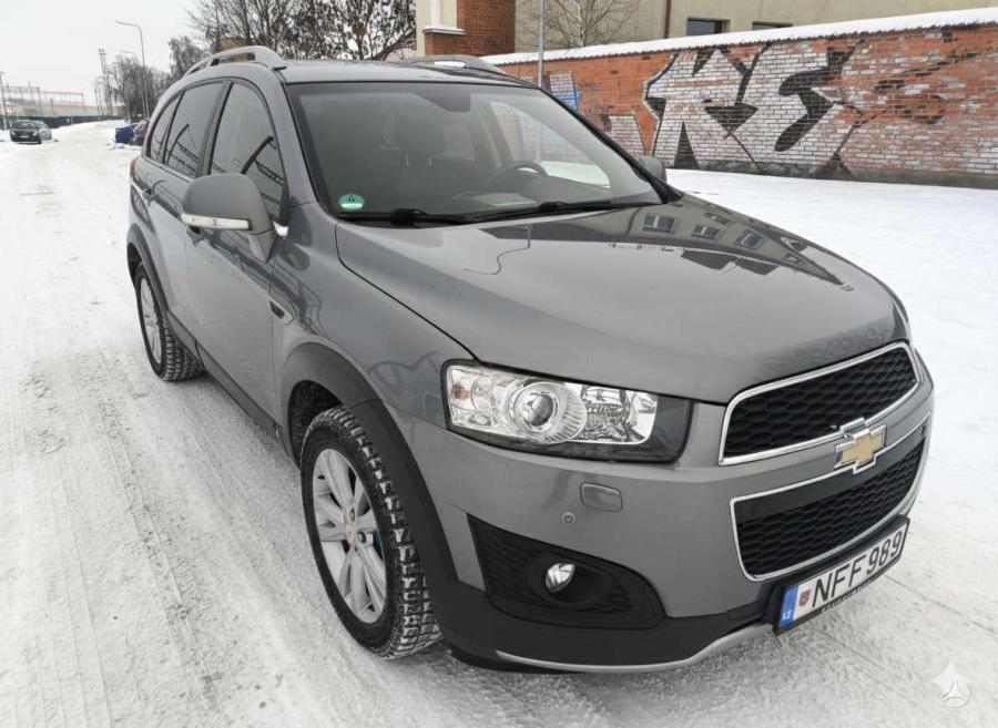 Grey Chevrolet Captiva 2015 in Siauliai, with an engine capacity of 2.00 L and mileage of 173 thousand km for 6200 €, photo 3 on AUTOMOTO.COM.LV