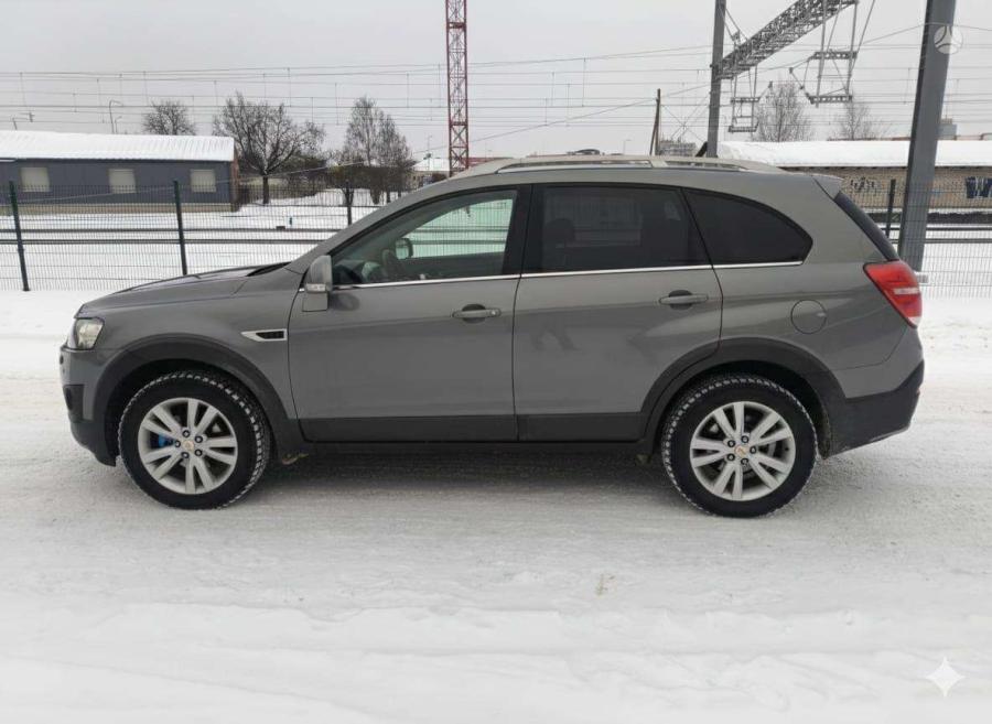 Grey Chevrolet Captiva 2015 in Siauliai, with an engine capacity of 2.00 L and mileage of 173 thousand km for 6200 €, photo 8 on AUTOMOTO.COM.LV