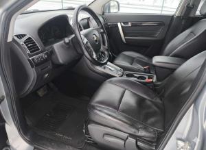 Grey Chevrolet Captiva 2015 in Siauliai, with an engine capacity of 2.00 L and mileage of 173 thousand km for 6200 €, photo 12 on AUTOMOTO.COM.LV