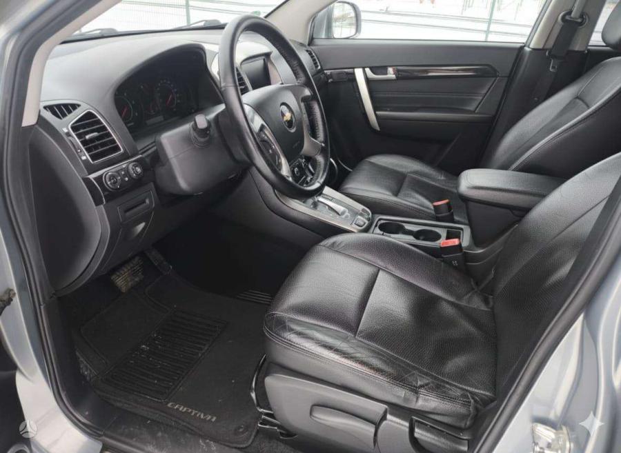 Grey Chevrolet Captiva 2015 in Siauliai, with an engine capacity of 2.00 L and mileage of 173 thousand km for 6200 €, photo 12 on AUTOMOTO.COM.LV