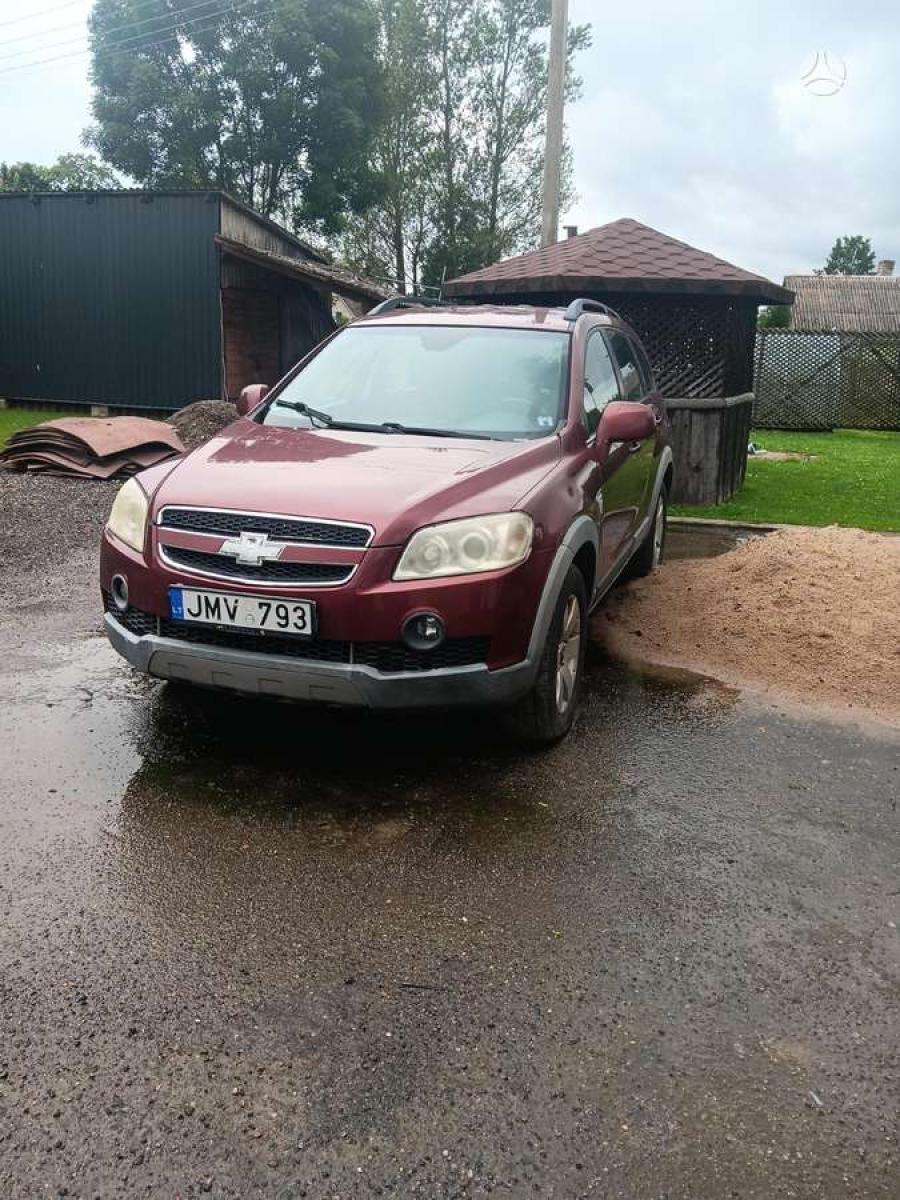 Red Chevrolet Captiva 2007 in Pakruojis, with an engine capacity of 2.00 L and mileage of 240 thousand km for 1350 €, photo 3 on AUTOMOTO.COM.LV