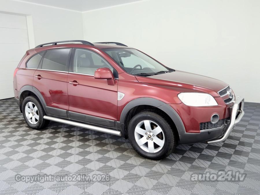 Red Chevrolet Captiva 2007 in Tallinn, with an engine capacity of 2.00 L and mileage of 328 thousand km for 1999 €, photo 1 on AUTOMOTO.COM.LV