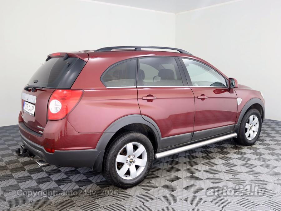Red Chevrolet Captiva 2007 in Tallinn, with an engine capacity of 2.00 L and mileage of 328 thousand km for 1999 €, photo 4 on AUTOMOTO.COM.LV