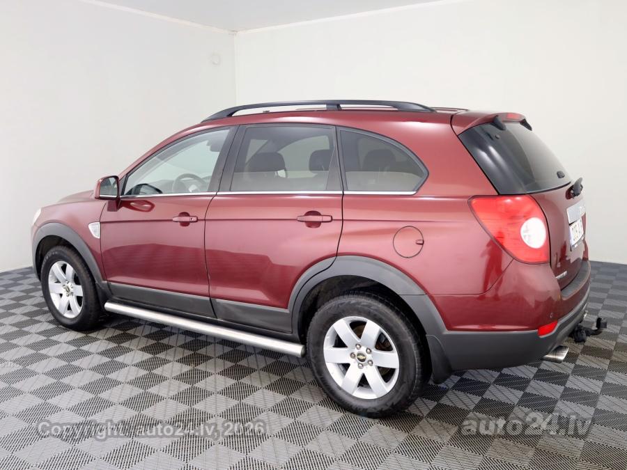 Red Chevrolet Captiva 2007 in Tallinn, with an engine capacity of 2.00 L and mileage of 328 thousand km for 1999 €, photo 5 on AUTOMOTO.COM.LV