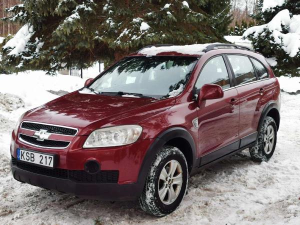 Red Chevrolet Captiva 2009 in Siauliai, with an engine capacity of 2.00 L and mileage of 270 thousand km for 2699 €, photo 1 on AUTOMOTO.COM.LV