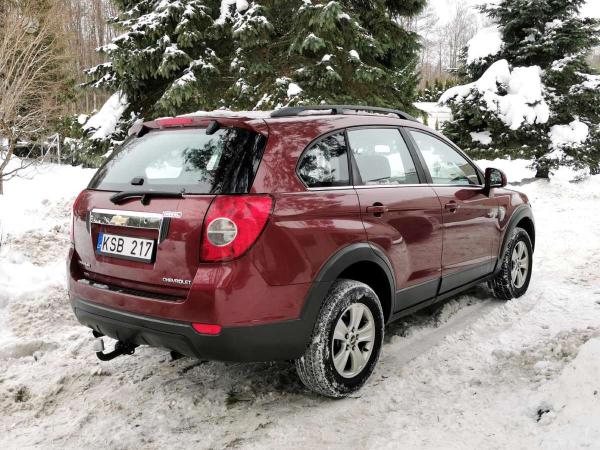 Red Chevrolet Captiva 2009 in Siauliai, with an engine capacity of 2.00 L and mileage of 270 thousand km for 2699 €, photo 2 on AUTOMOTO.COM.LV