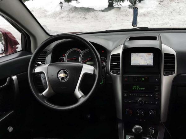 Red Chevrolet Captiva 2009 in Siauliai, with an engine capacity of 2.00 L and mileage of 270 thousand km for 2699 €, photo 5 on AUTOMOTO.COM.LV