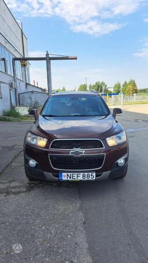 Red Chevrolet Captiva 2011 in Panevezys, with an engine capacity of 2.20 L and mileage of 221 thousand km for 4700 €, photo 3 on AUTOMOTO.COM.LV