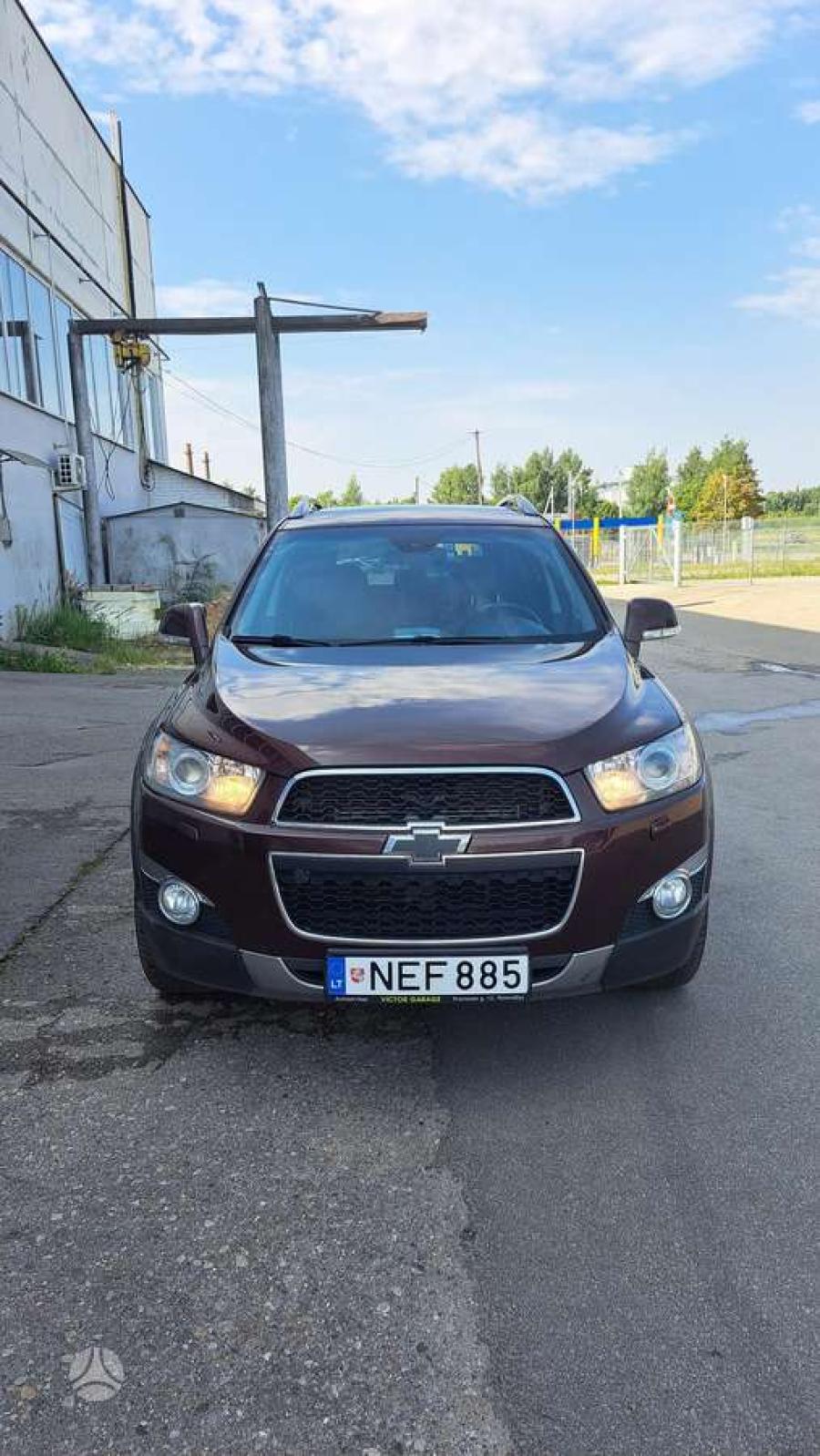 Red Chevrolet Captiva 2011 in Panevezys, with an engine capacity of 2.20 L and mileage of 221 thousand km for 4700 €, photo 3 on AUTOMOTO.COM.LV