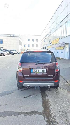 Red Chevrolet Captiva 2011 in Panevezys, with an engine capacity of 2.20 L and mileage of 221 thousand km for 4700 €, photo 6 on AUTOMOTO.COM.LV