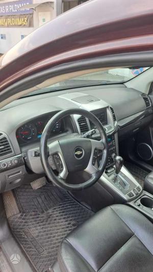 Red Chevrolet Captiva 2011 in Panevezys, with an engine capacity of 2.20 L and mileage of 221 thousand km for 4700 €, photo 9 on AUTOMOTO.COM.LV