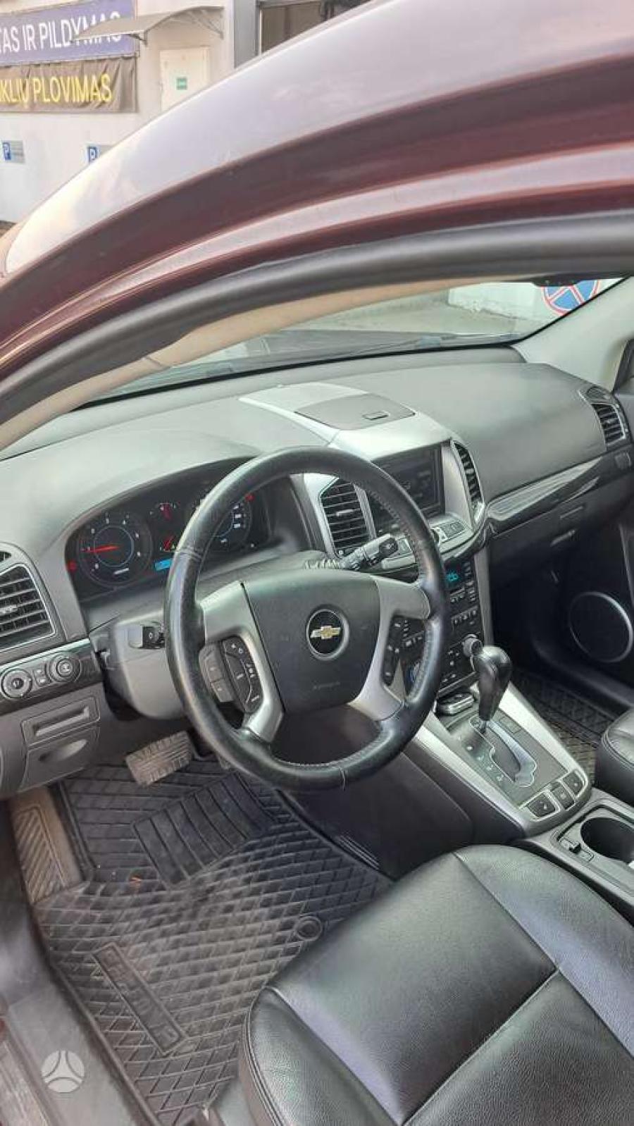 Red Chevrolet Captiva 2011 in Panevezys, with an engine capacity of 2.20 L and mileage of 221 thousand km for 4700 €, photo 9 on AUTOMOTO.COM.LV