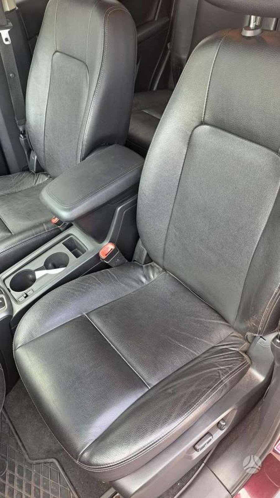 Red Chevrolet Captiva 2011 in Panevezys, with an engine capacity of 2.20 L and mileage of 221 thousand km for 4700 €, photo 11 on AUTOMOTO.COM.LV