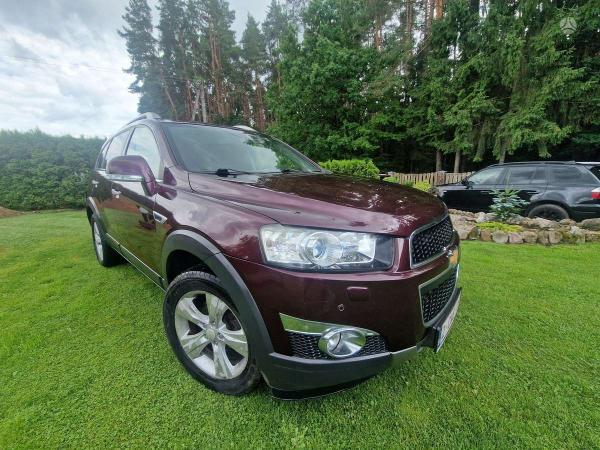 Red Chevrolet Captiva 2013 in Ukmerge, with an engine capacity of 2.23 L and mileage of 201 thousand km for 4750 €, photo 1 on AUTOMOTO.COM.LV